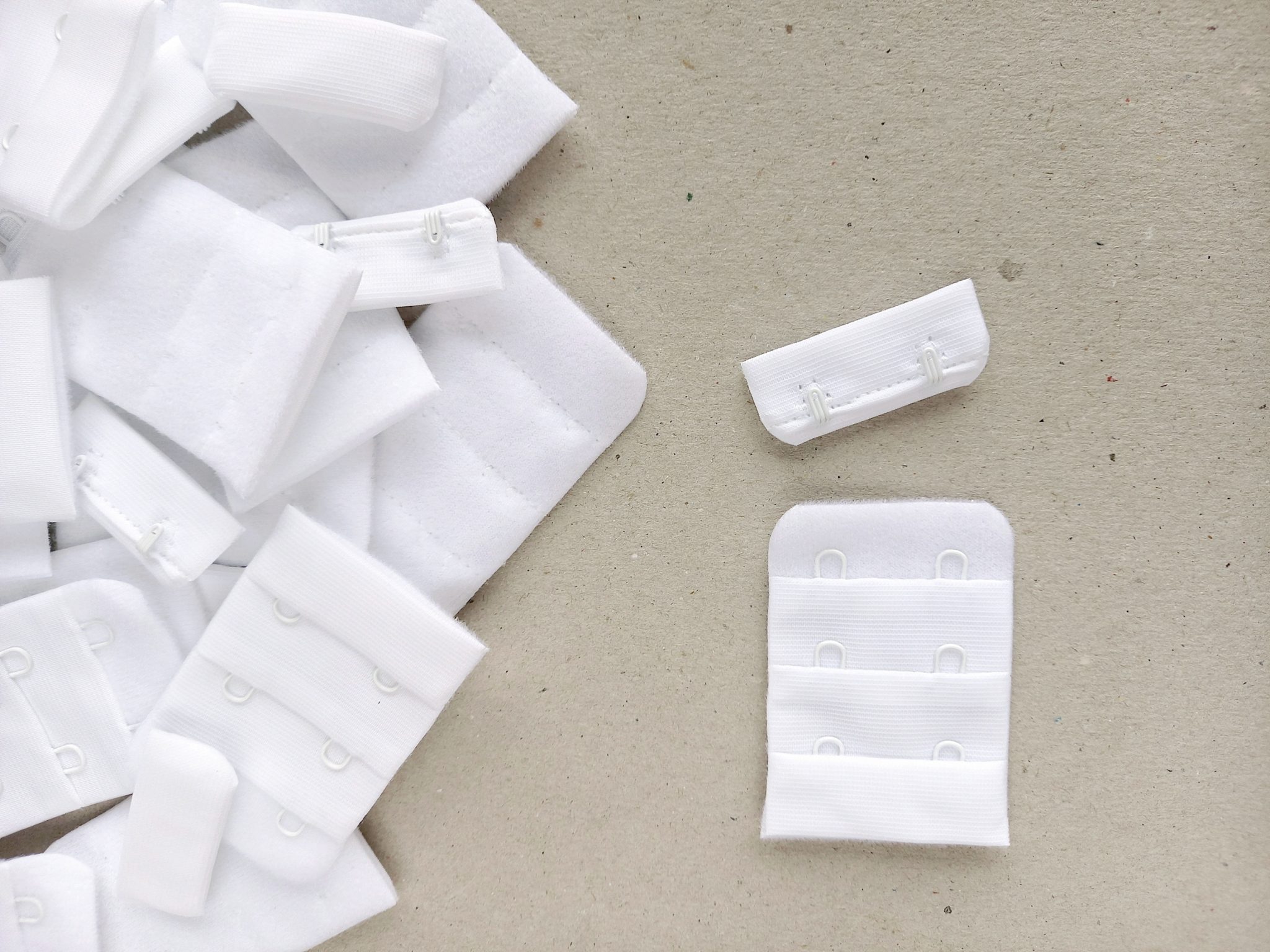 Bra hook and eye closure 2 x 3, different colors - Jolemina